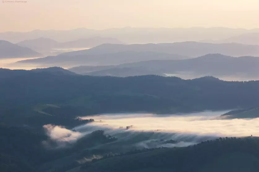 雲の上、雲の上に...アレクサンダーコテンコレンズのボルツハバの山のアレイ 9037_10