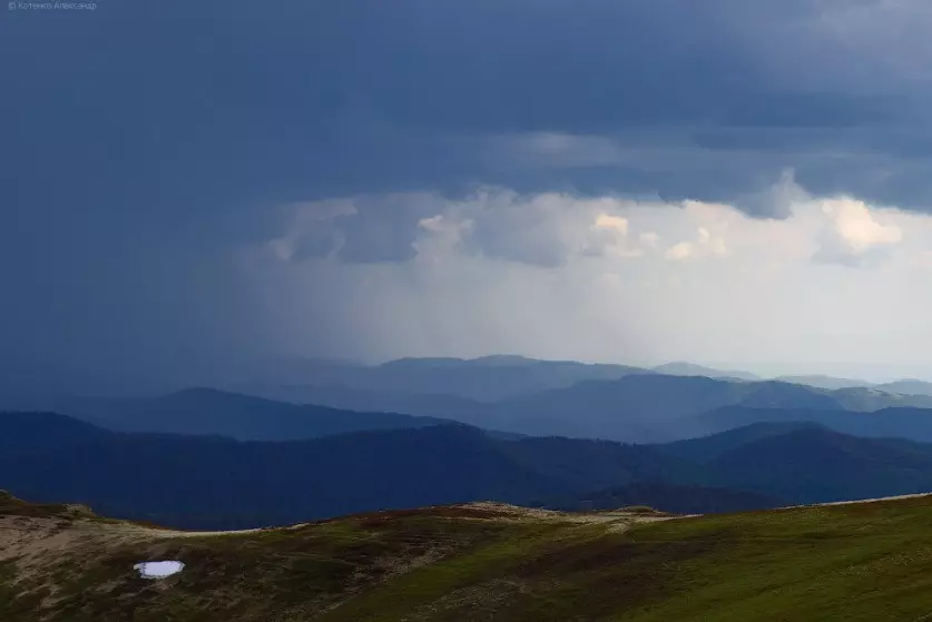 Yn 'e bergen, boppe de wolken ... Mountain Array fan Borzhava yn Alexander Kotenko-lens 9037_3