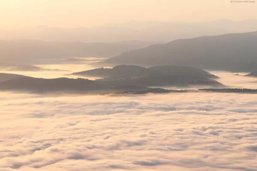 U planinama, iznad oblaka ... planinski niz Borže u Aleksandru Kotenko leće 9037_7