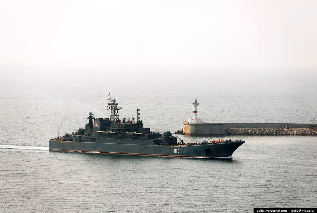 Yn Sevastopol is d'r de Main Naval Base fan 'e Swarte See-float fan' e Russyske Federaasje