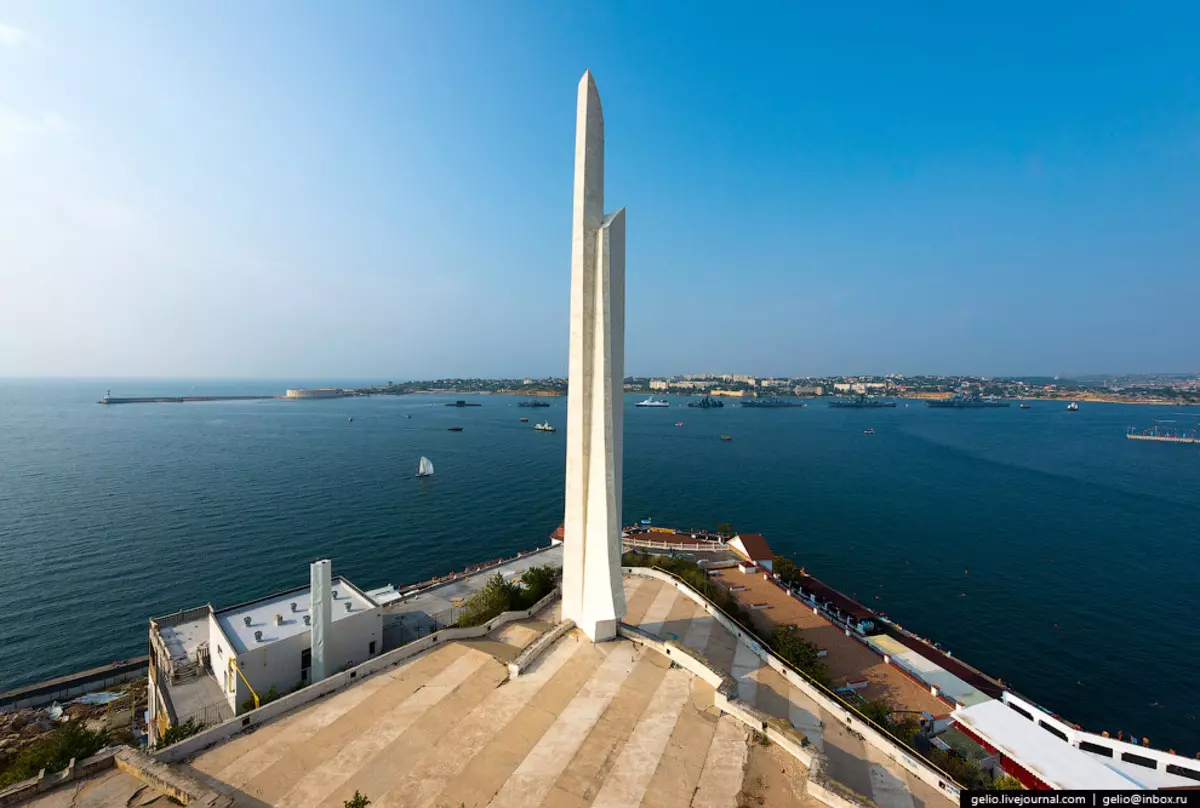 Obelisk în onoarea orașului Hero Sevastopol pe Cape Crystal