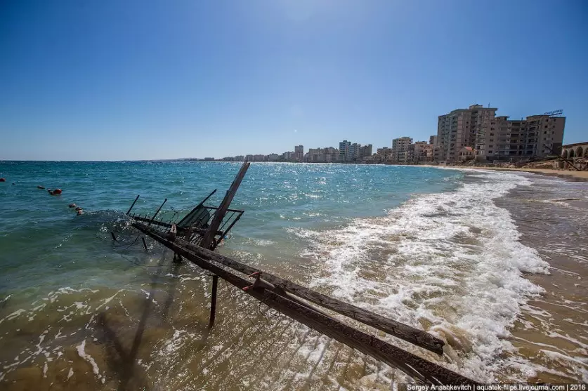 Cidade fantasma de Famagusta, Chipre nas fotos de Sergey Anashkevich 9154_10