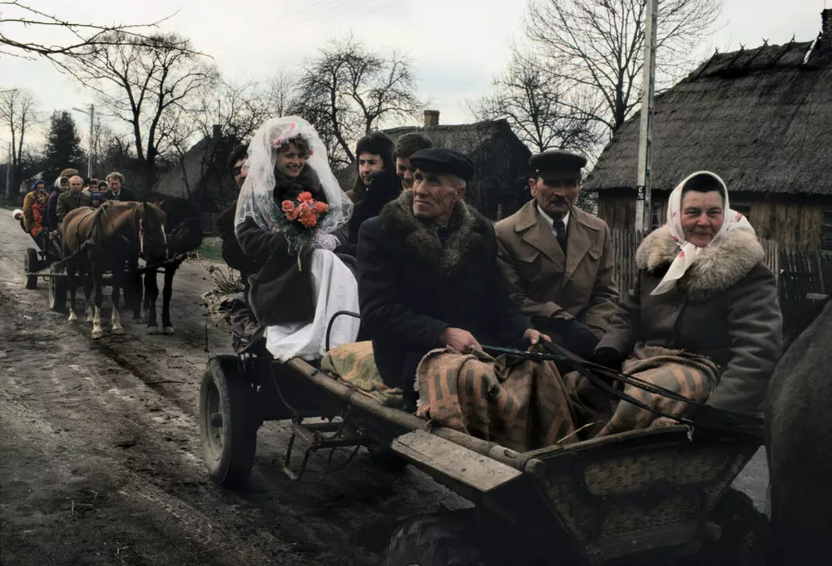 La vie de la Pologne du début des années 1980 dans les œuvres du photographe Bruno Barbie