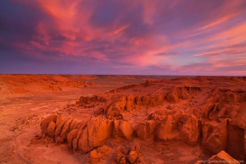 Enchanting Dawn e unha porción da noite do deserto de Gobi. Photographer Anton Petrus. 9837_11