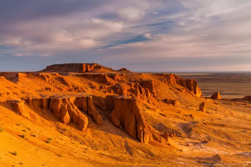 Enchanting dawn and a slice of the night of the Gobi desert. Photographer Anton Petrus 9837_16