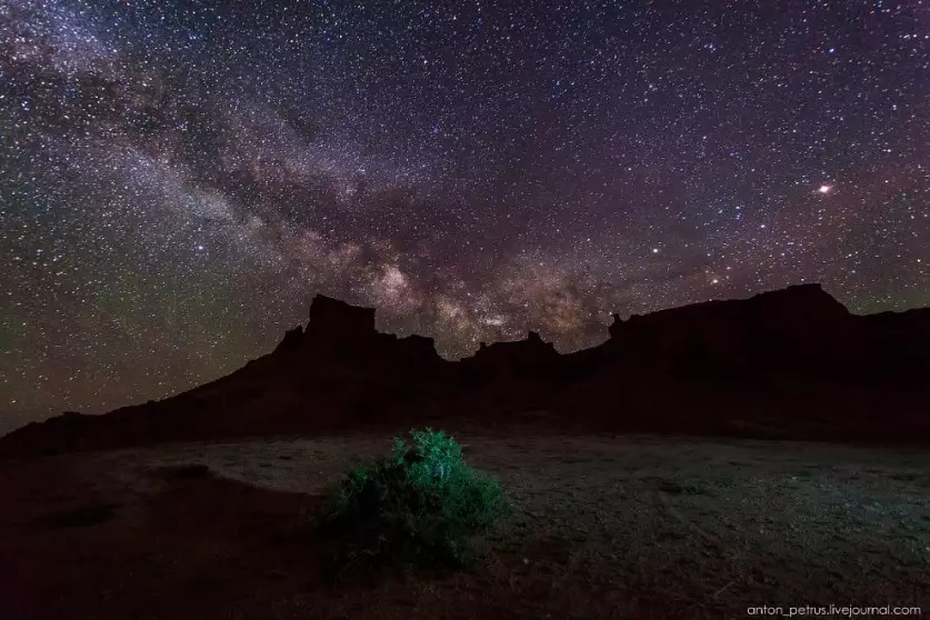 Enchanting Dawn e unha porción da noite do deserto de Gobi. Photographer Anton Petrus. 9837_5